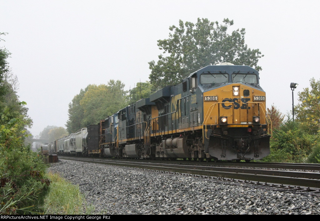 CSX train Q370